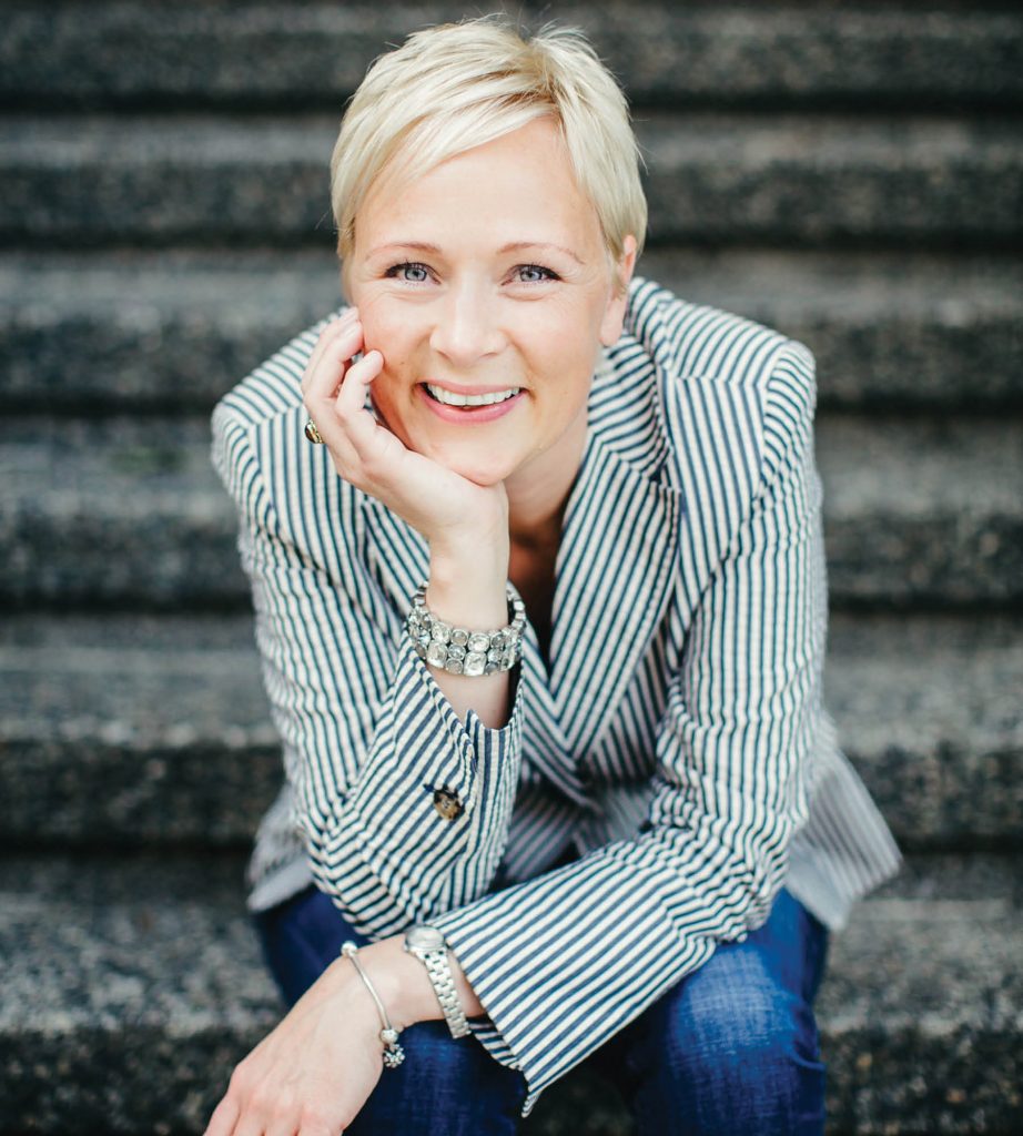 Angela Santiago – Global