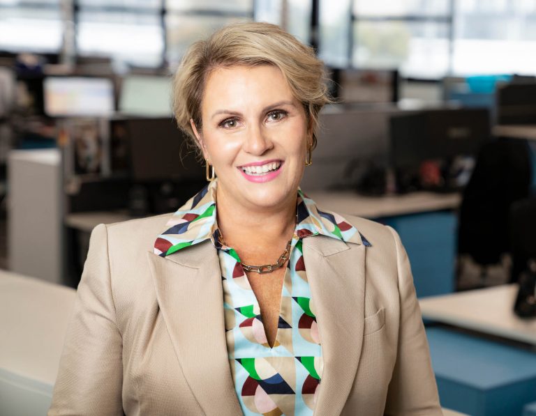 Sally Curtain – Global