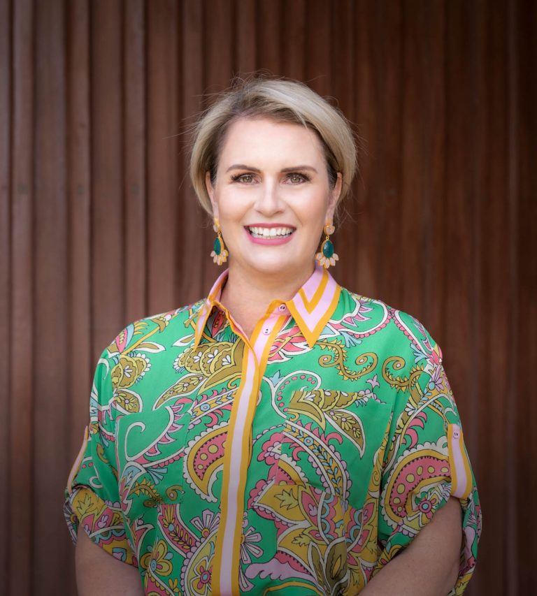 Sally Curtain – Global