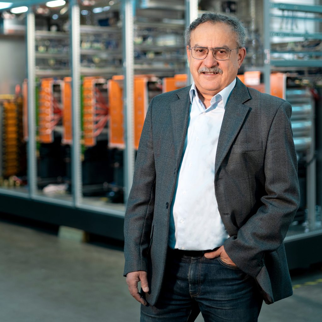 Gábor Molnár – Global