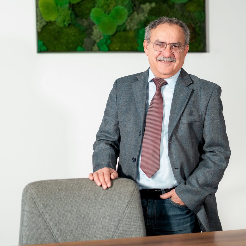 Gábor Molnár – Global