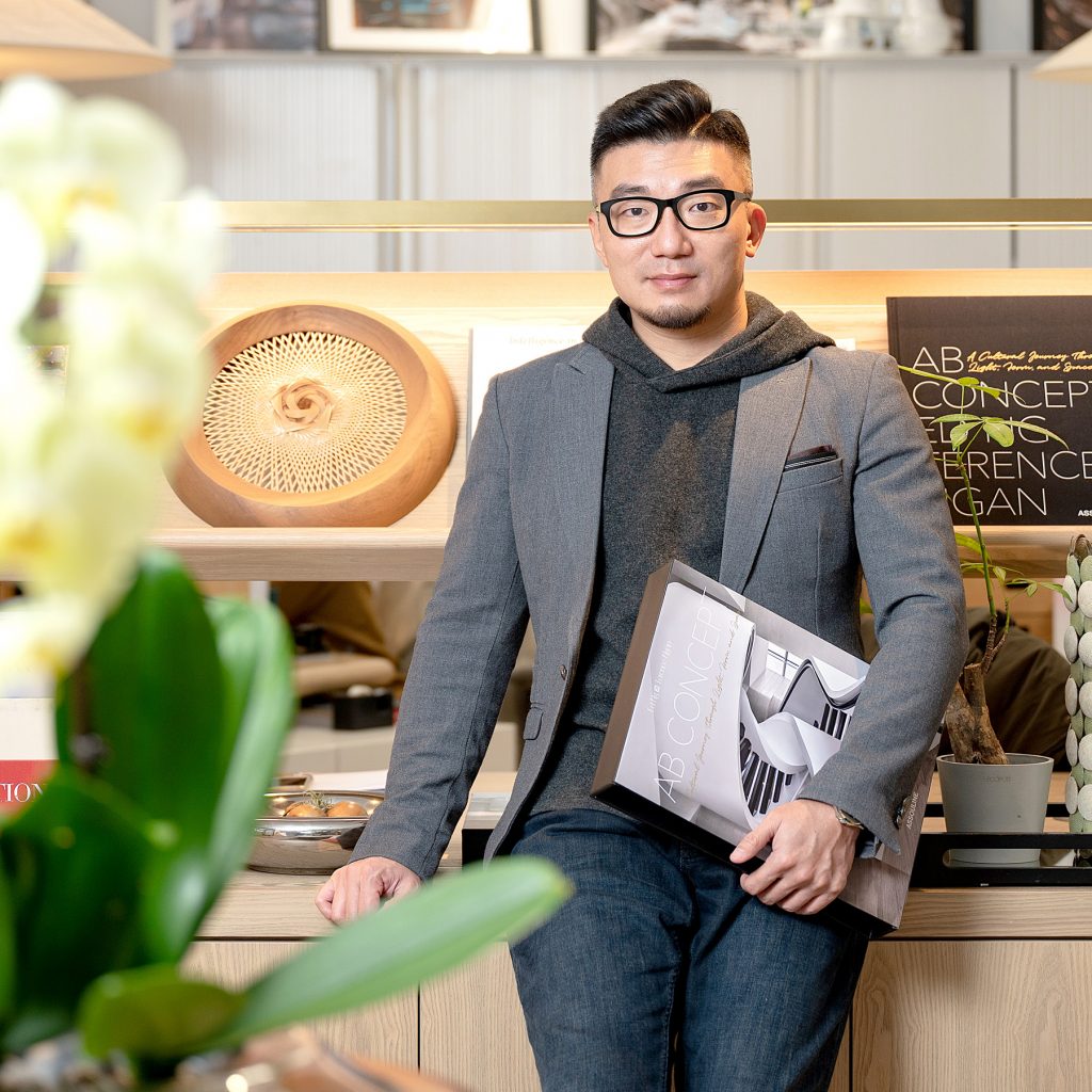 Johnny Li – Global