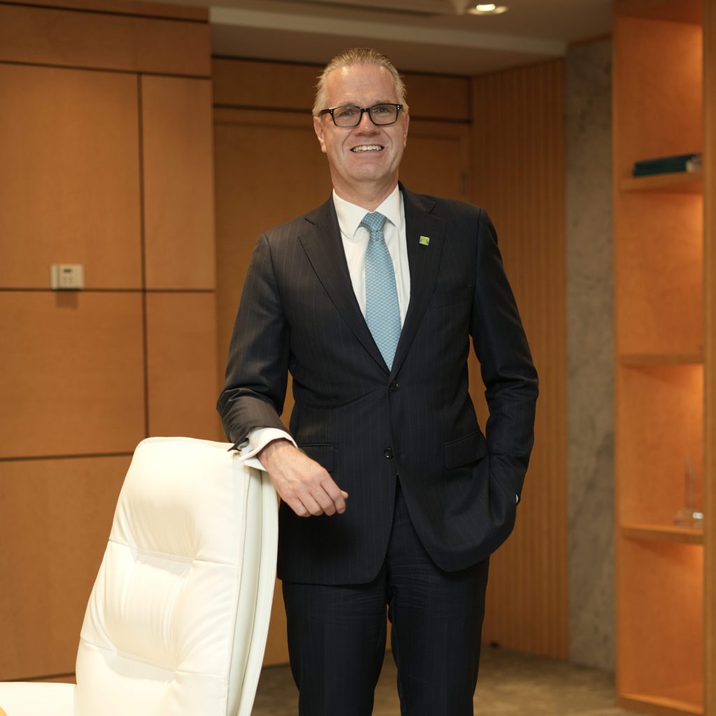 Bernd van Linder – Global