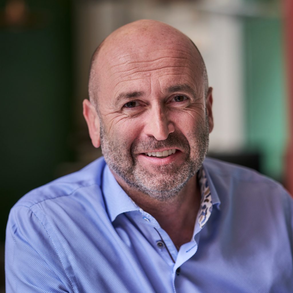 Andy Coster – Global