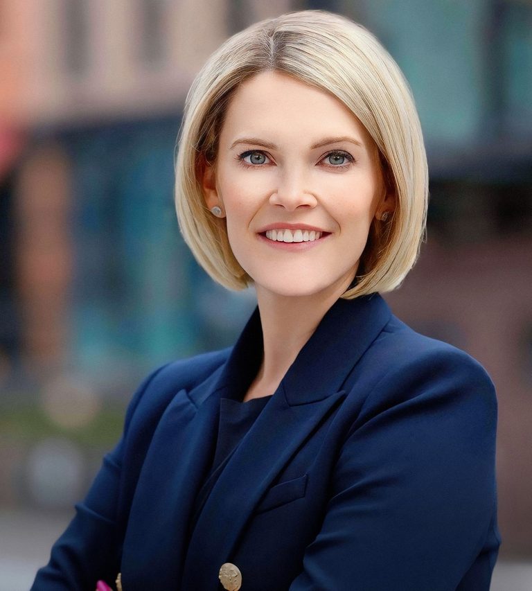 Vanee Gosiengfiao – Global