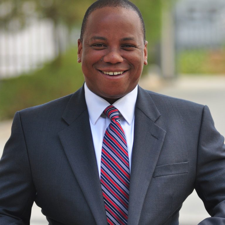 Robin Vela – Global