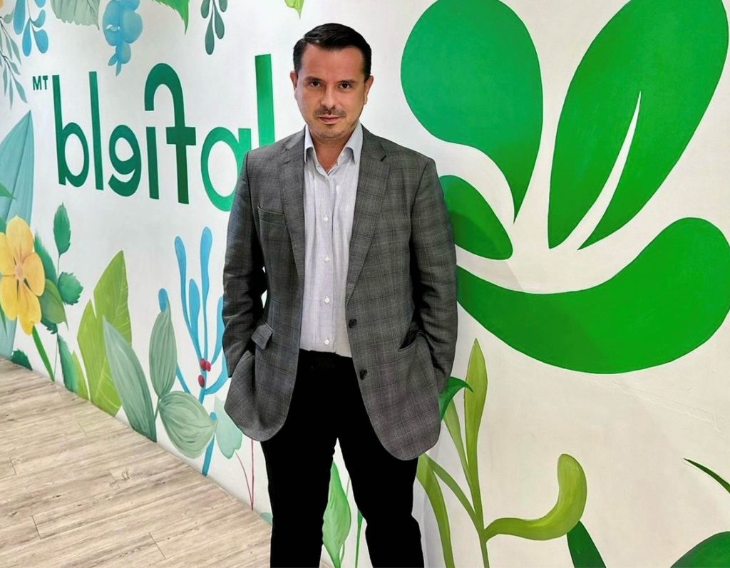 Raúl Acosta – Spanish